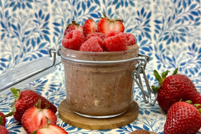 Chocolate Protein Overnight Oats | Healthy Foodie Girl